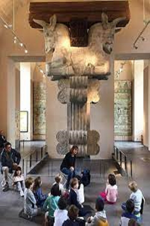 Colossal bull head capital in Apadana palace: unity of nations ...